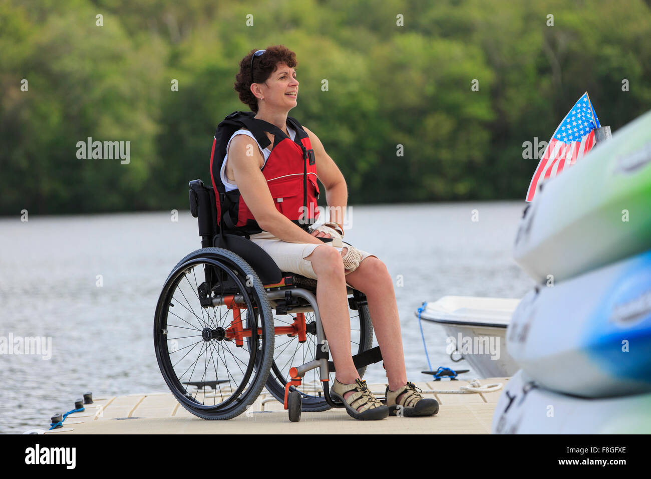 Woman spinal cord injury sitting hi-res stock photography and images ...