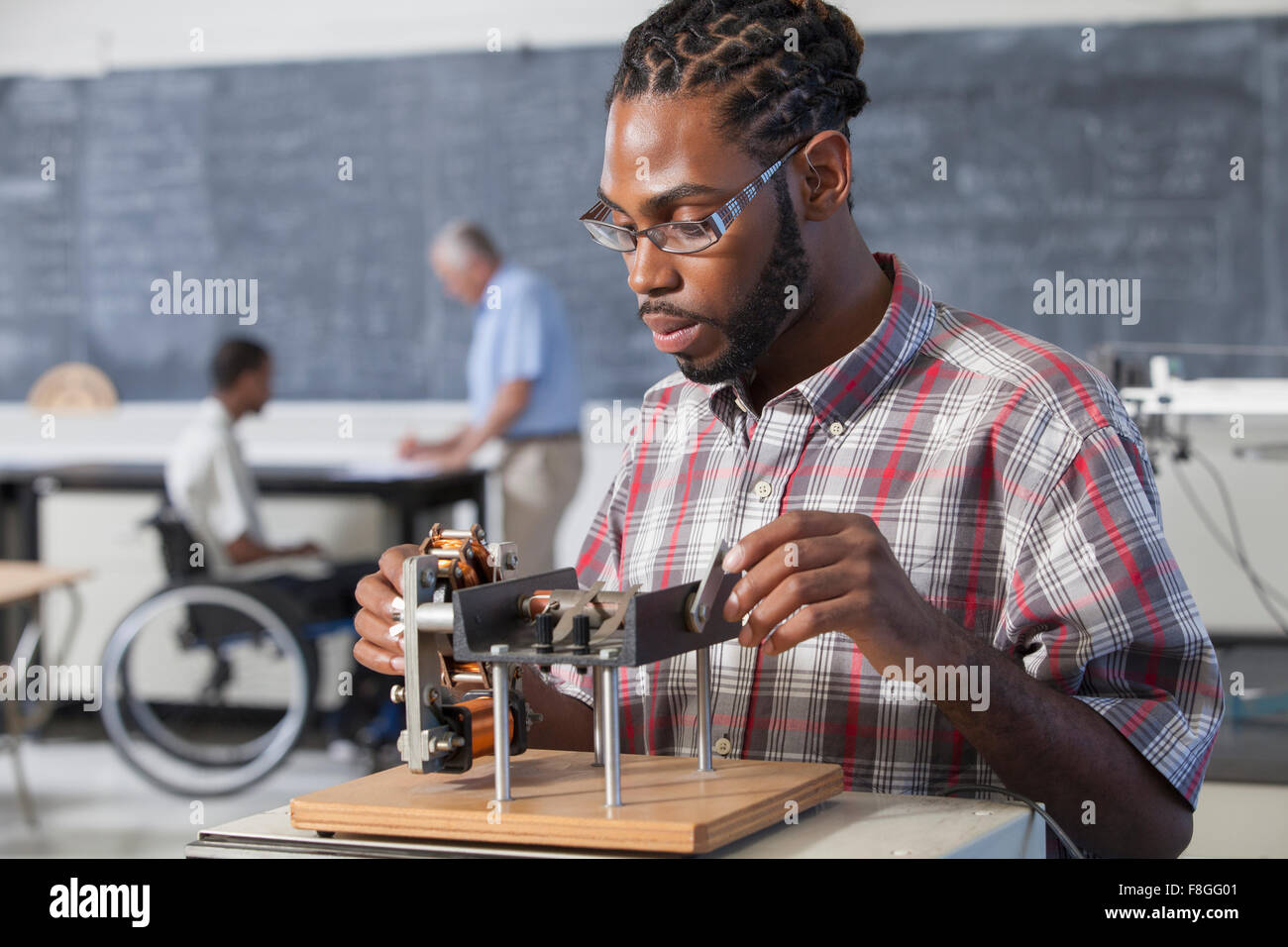 Student performing experiment in science classroom Stock Photo - Alamy