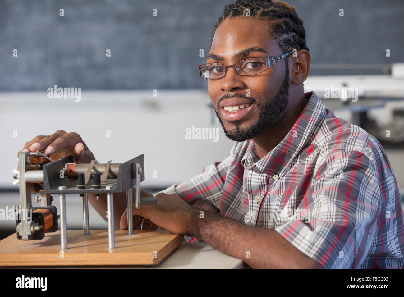 Student performing experiment in science classroom Stock Photo - Alamy