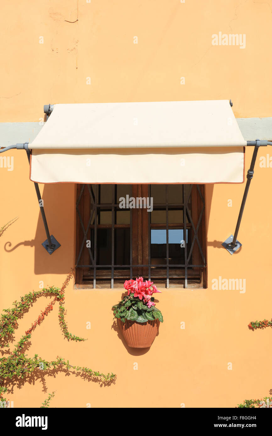 Pretty italian house hi-res stock photography and images - Alamy