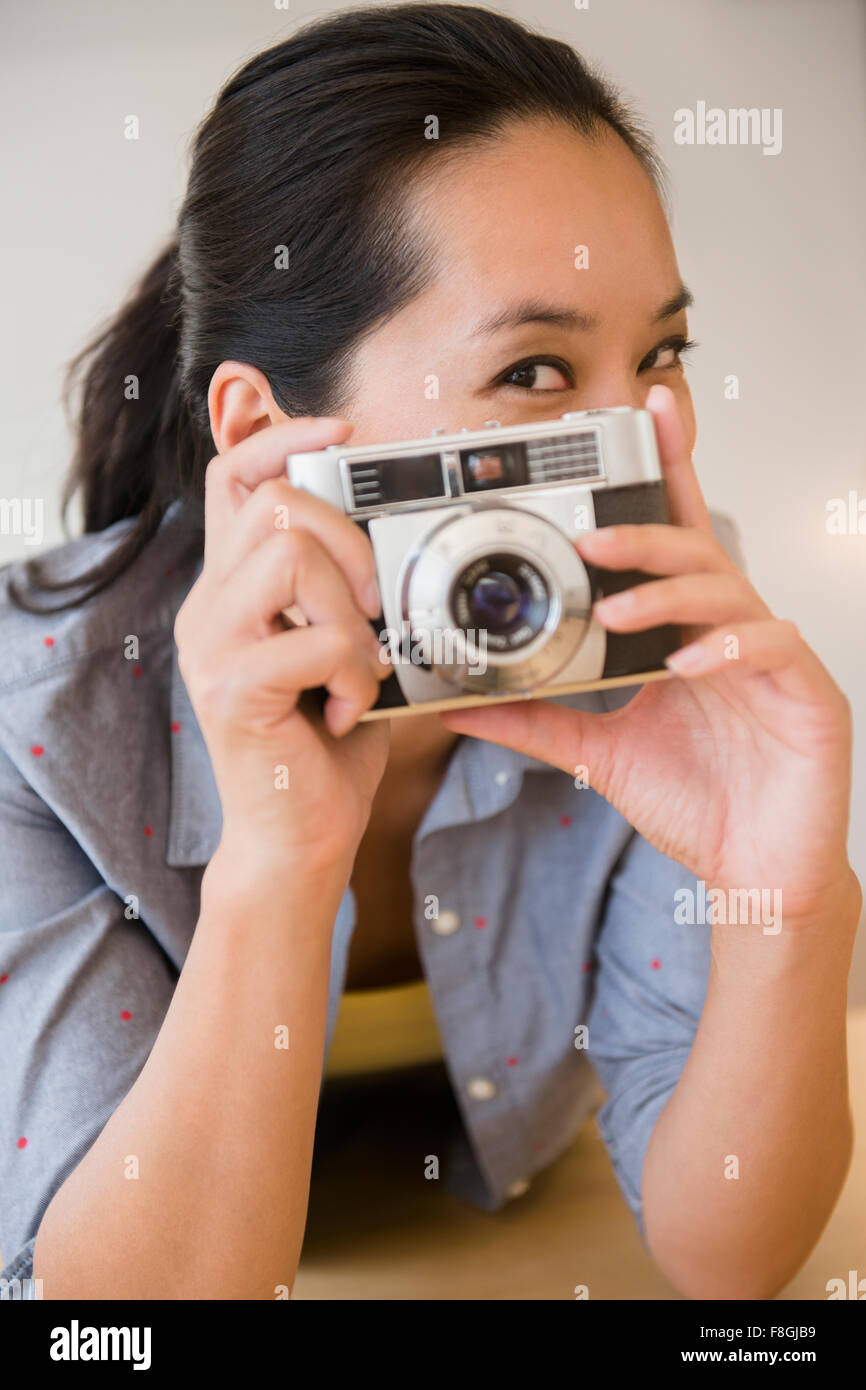 Female using camera hi-res stock photography and images - Alamy