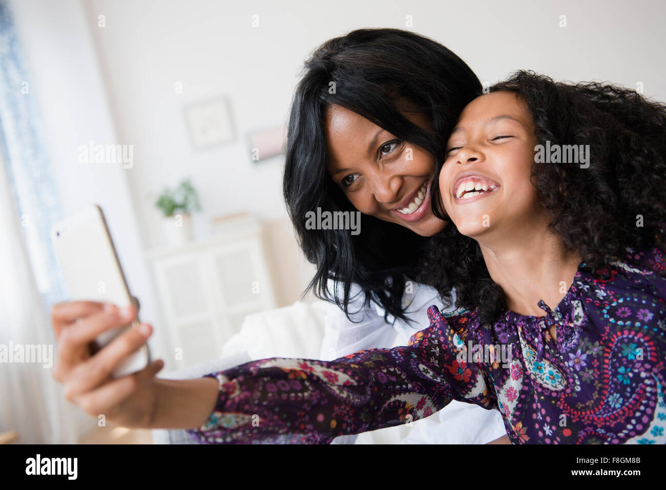 Mother daughter taking photo hi-res stock photography and images - Alamy