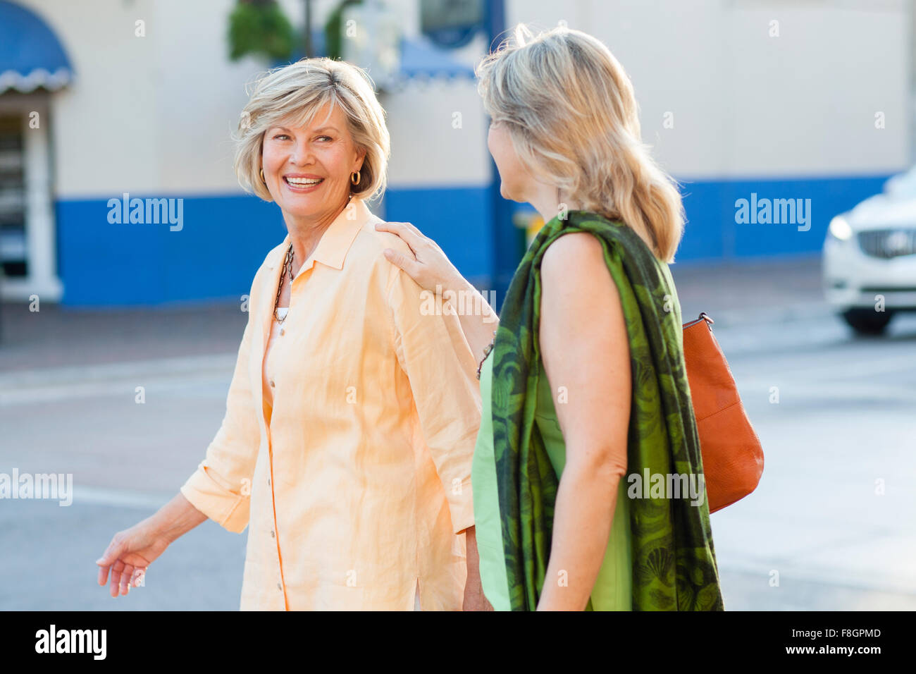Women walking side view hi-res stock photography and images - Alamy