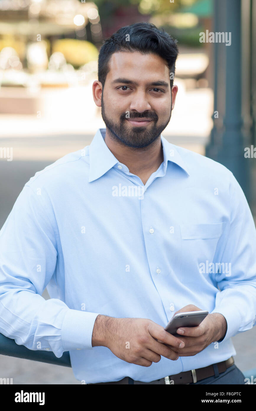 Indian man using phone hi-res stock photography and images - Alamy