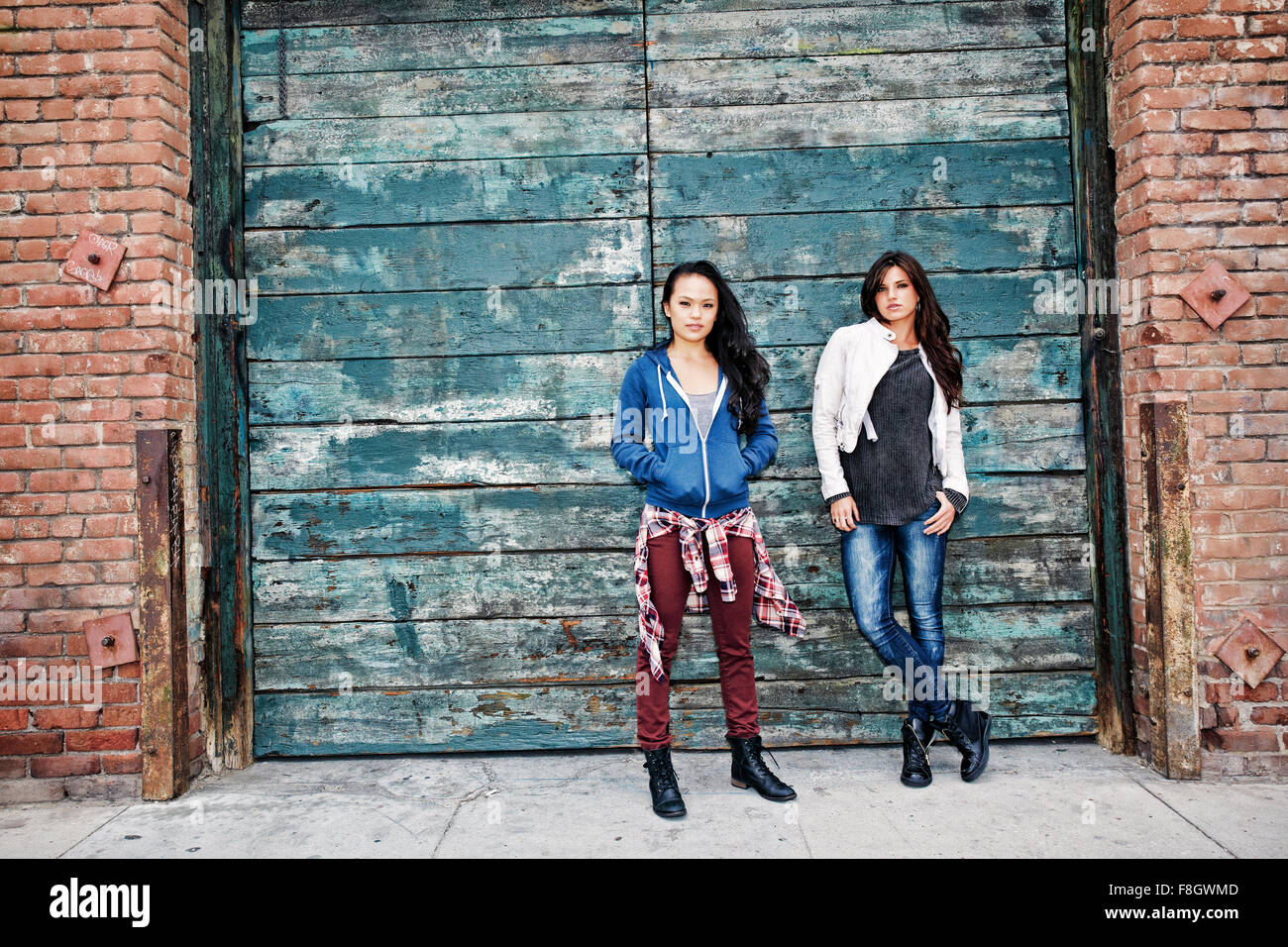 Real wooden wall hi-res stock photography and images - Alamy