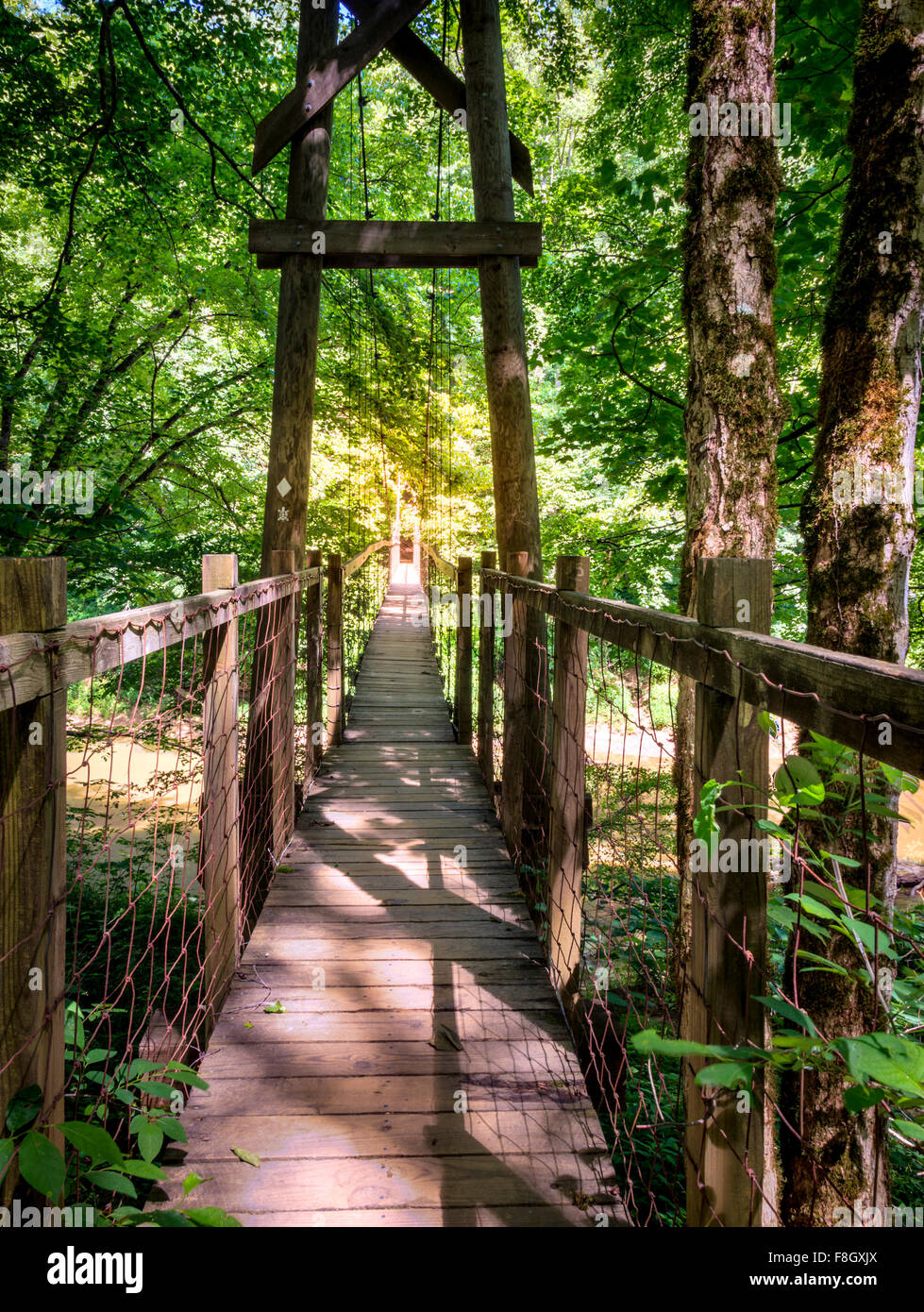 Bridge in red hi-res stock photography and images - Alamy