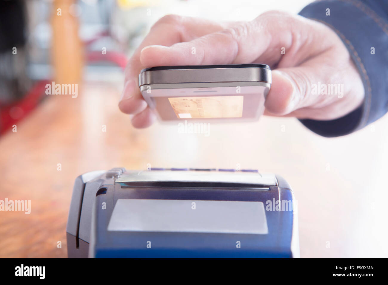 Hispanic woman scanning credit card from cell phone Stock Photo - Alamy