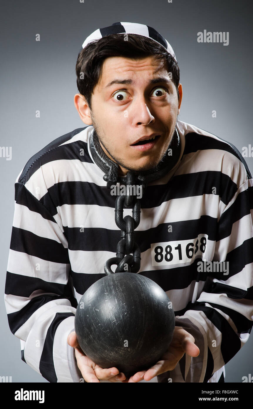 Inmate shackled hi-res stock photography and images - Alamy