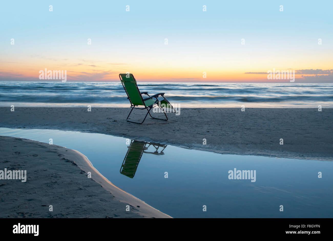 Lounge chair hi-res stock photography and images - Alamy