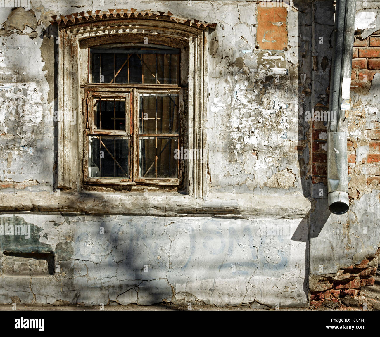 Window in old building architecture hi-res stock photography and images ...