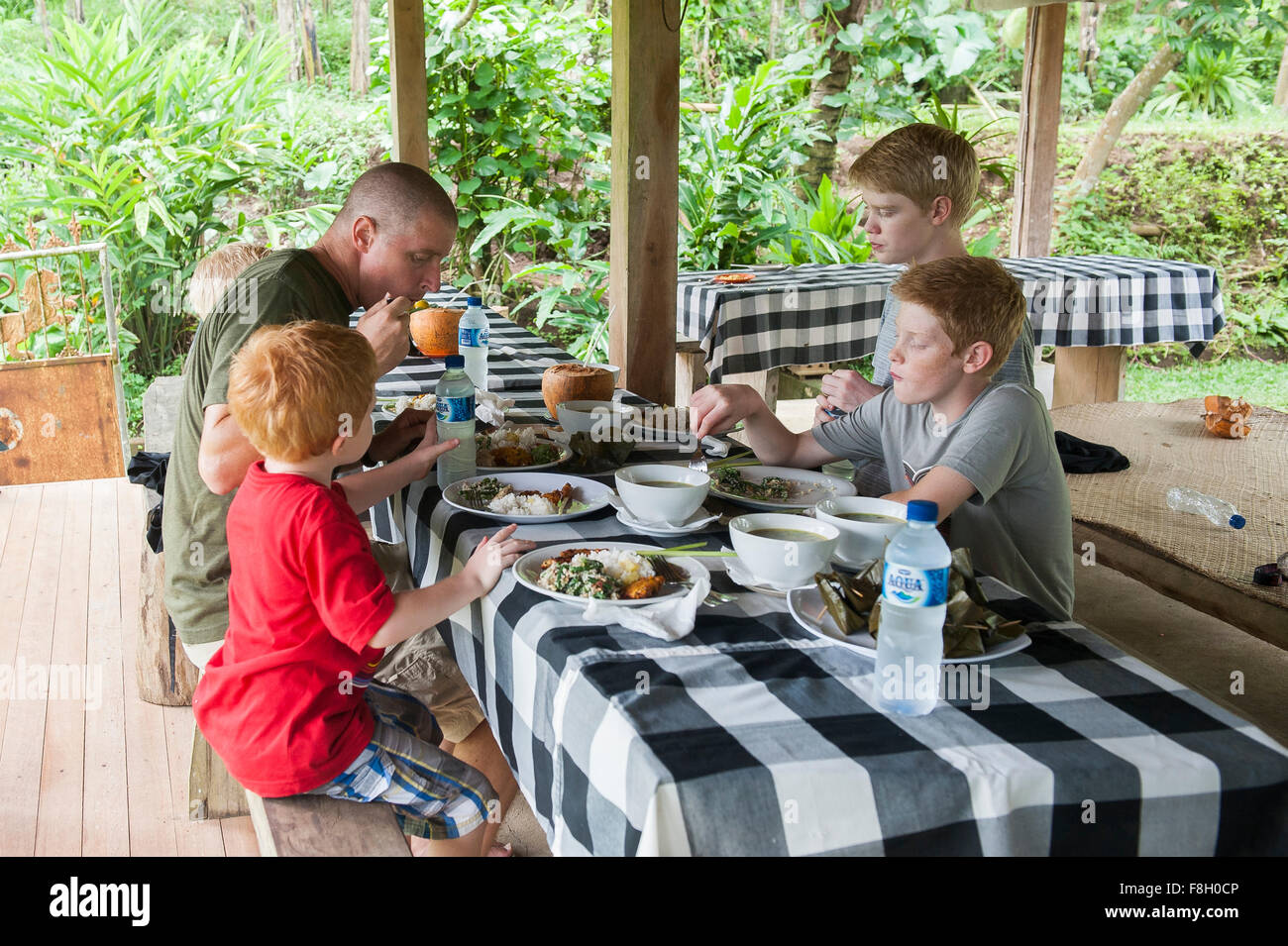 Family Dining High Resolution Stock Photography and Images - Alamy