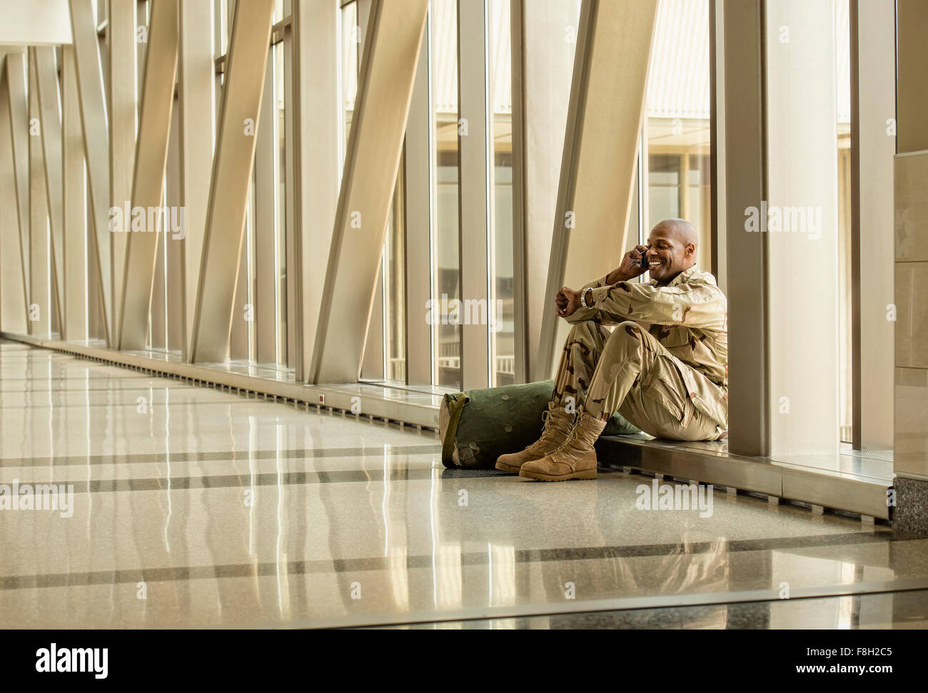 Army soldier talking on mobile hi-res stock photography and images - Alamy