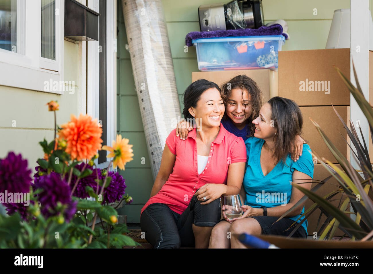 Family group hugging hi-res stock photography and images - Alamy