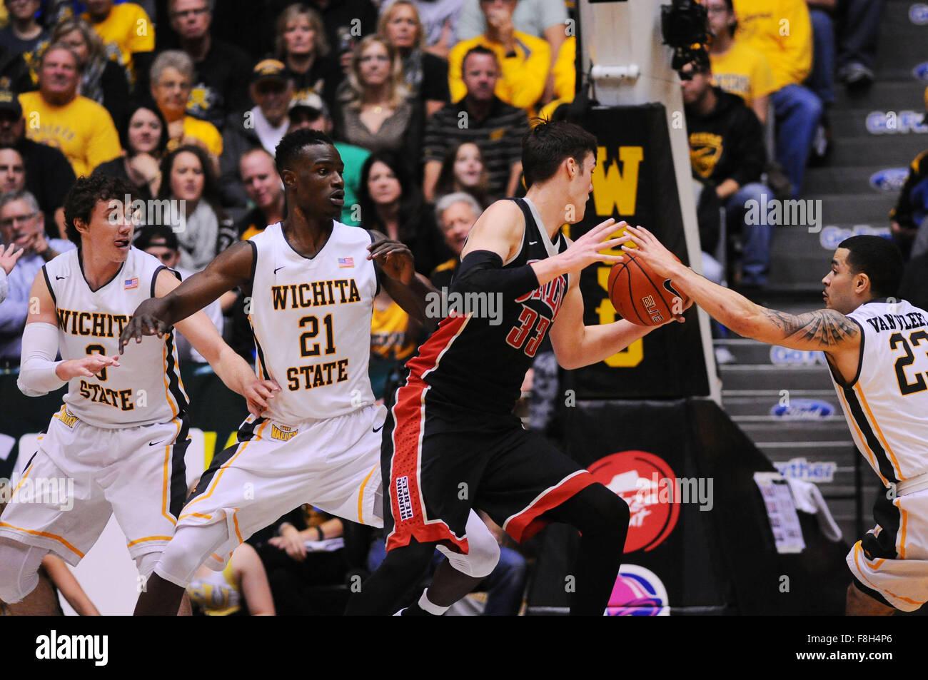 Wichita, Kansas, USA. 09th Dec, 2015. Wichita State Shockers guard Evan ...