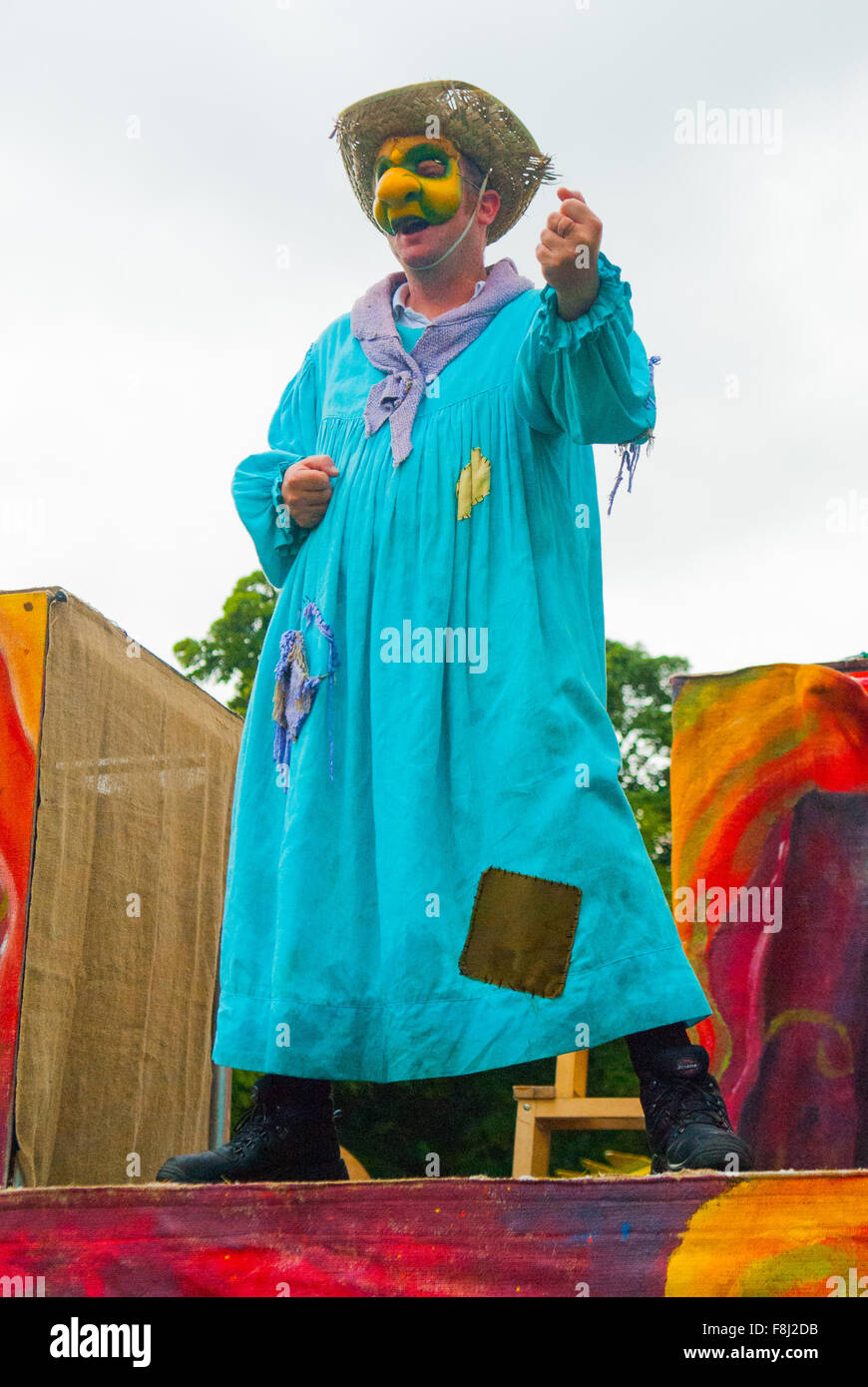 Outdoor children's theatre puppet show at Crathes Castle in ...