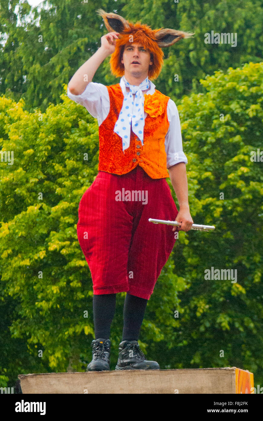 Outdoor childrens theatre puppet show hi-res stock photography and ...