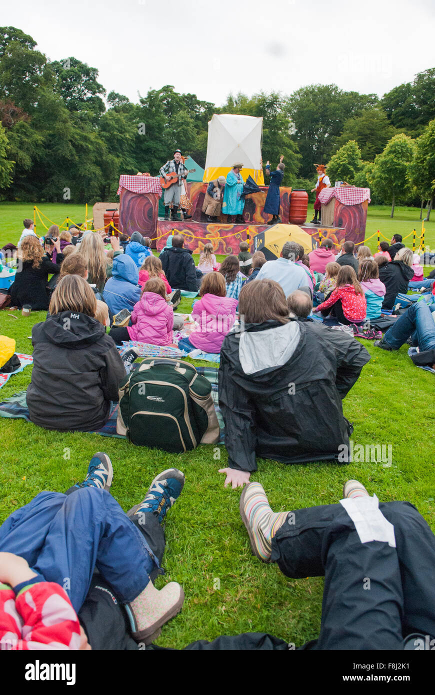 Outdoor Childrens Theatre Puppet Show High Resolution Stock Photography ...