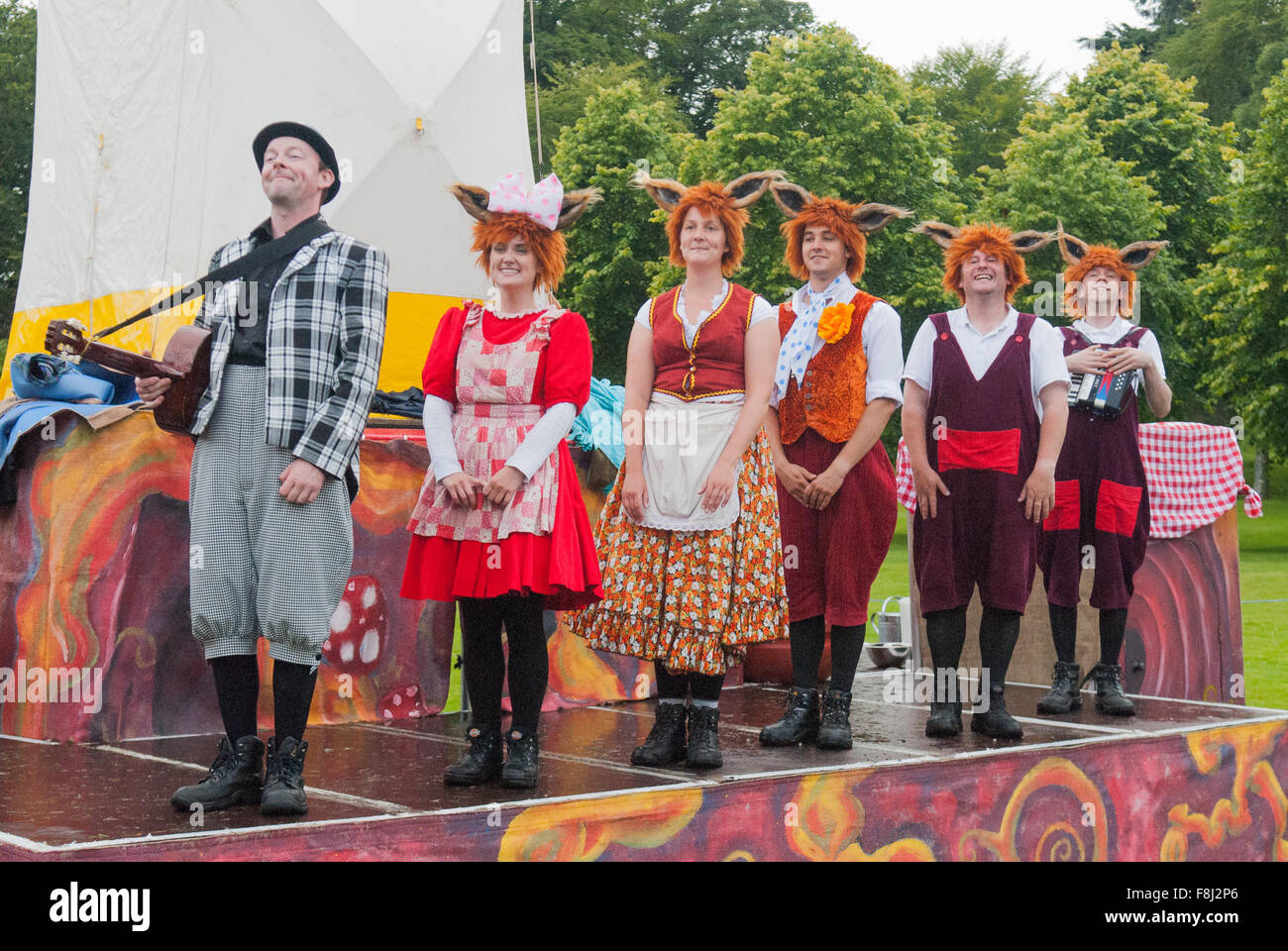 Outdoor childrens theatre puppet show hi-res stock photography and ...