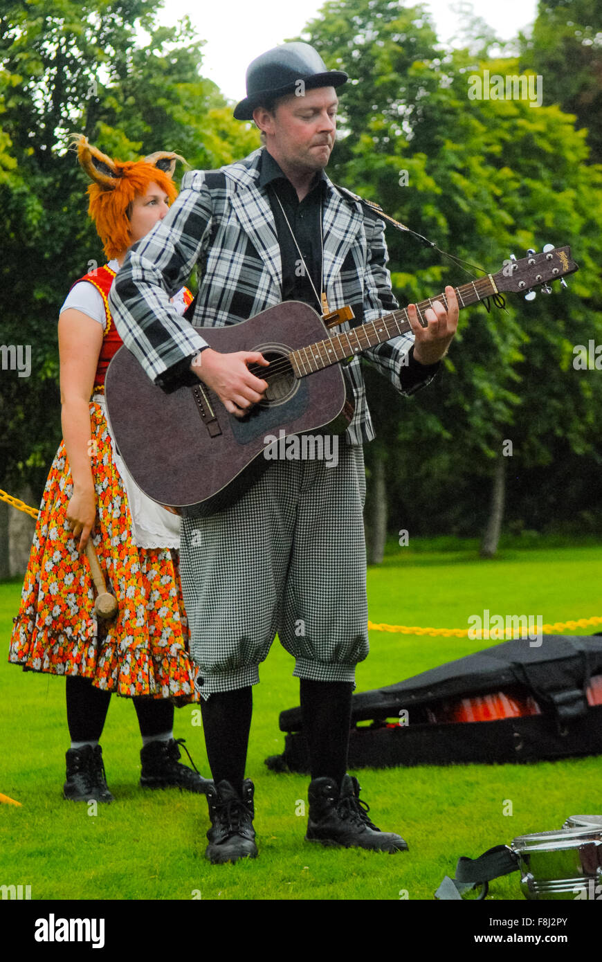 Outdoor childrens theatre puppet show hi-res stock photography and ...