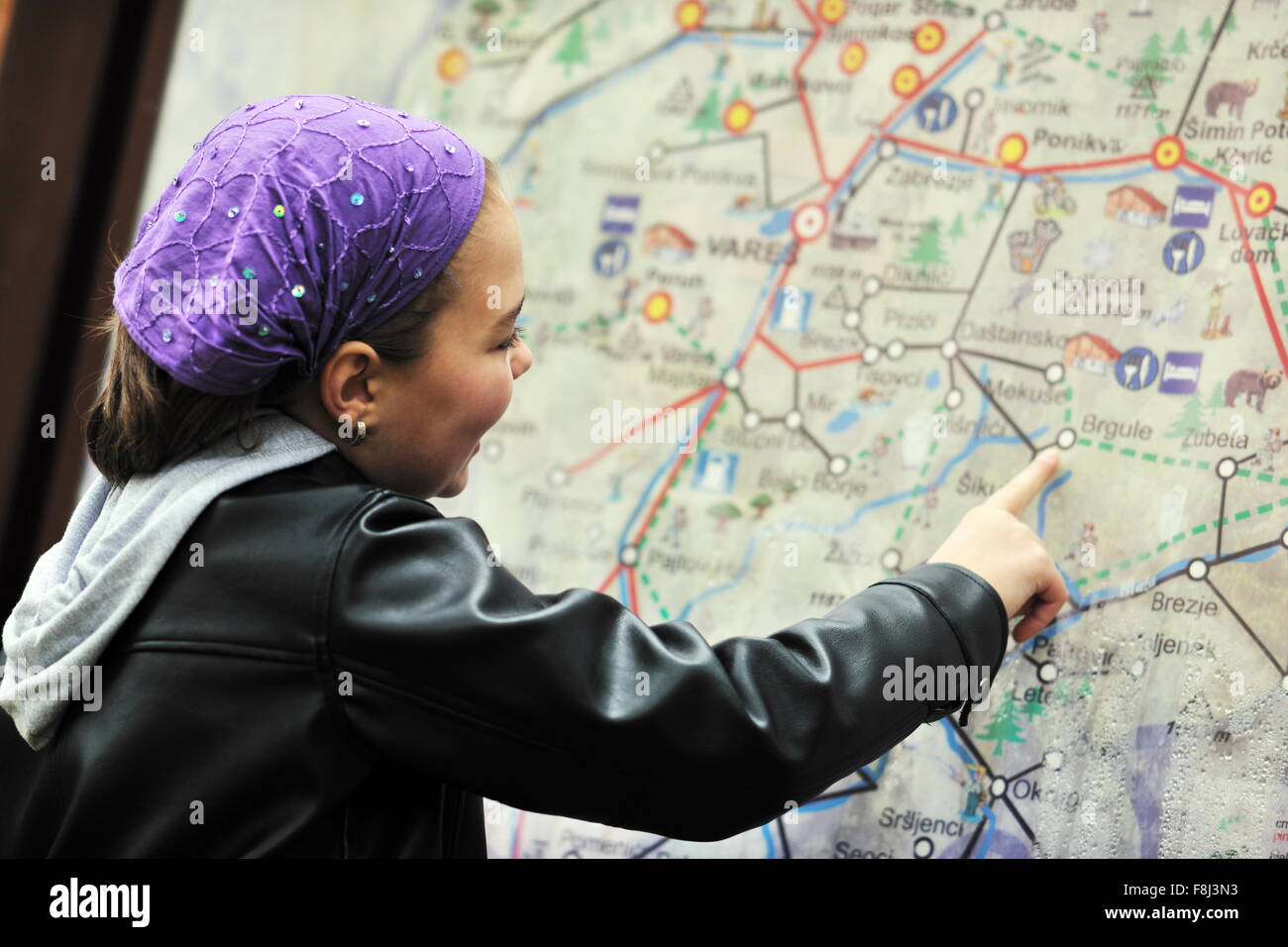 girl with city map navigation panel Stock Photo - Alamy