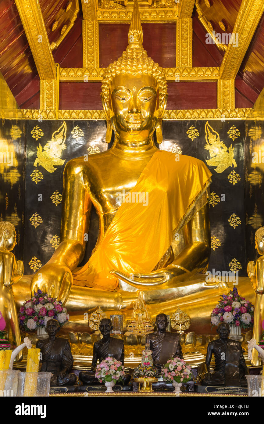 Beautiful Golden Buddha statue inside a temple Stock Photo - Alamy