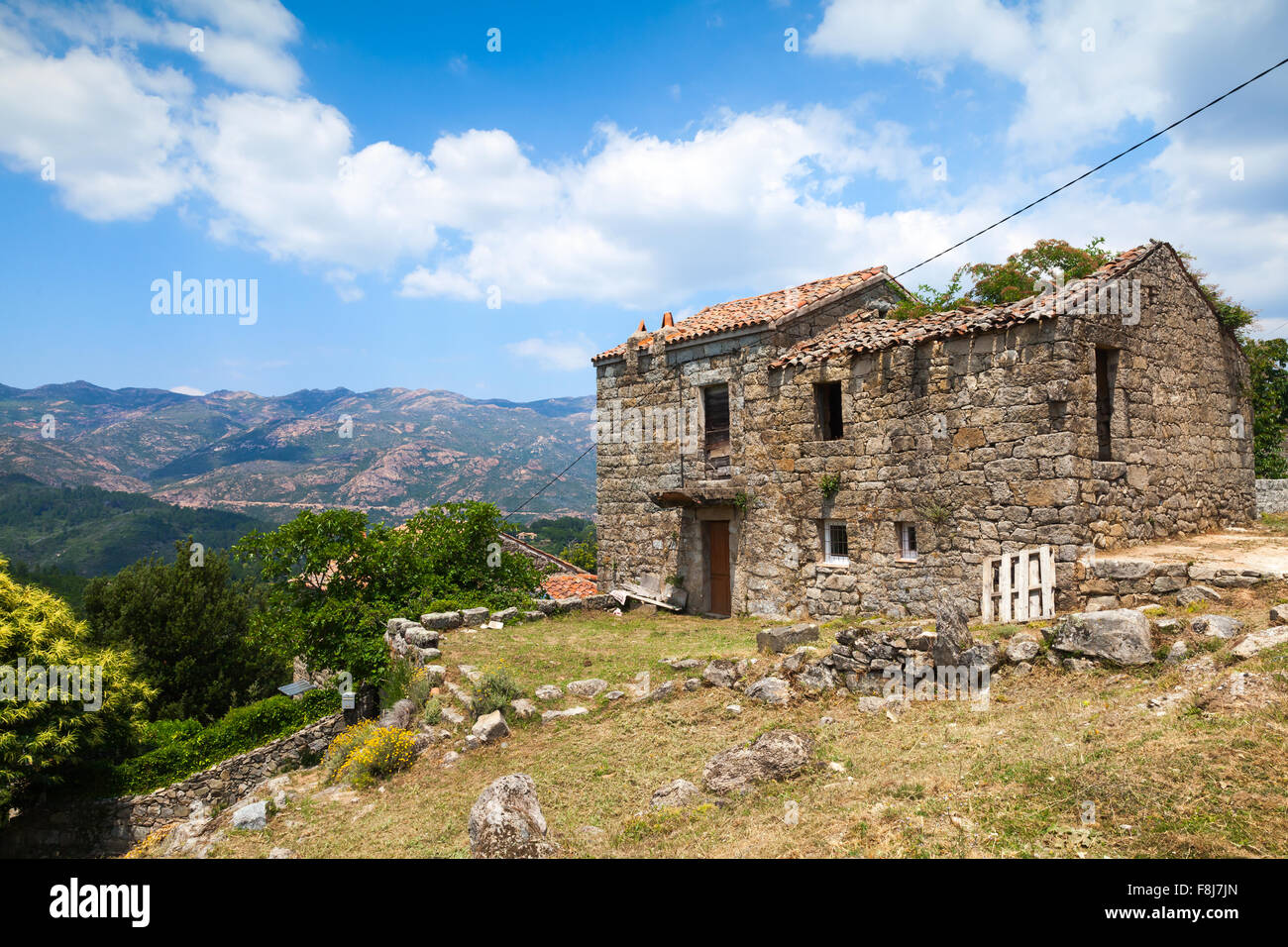 Countryside landscape old stone hi-res stock photography and images - Alamy