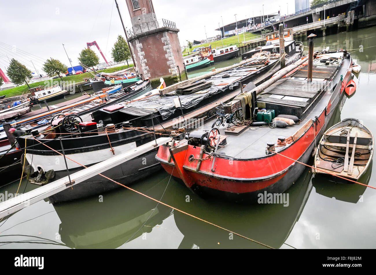 Canal boats by an old building hi-res stock photography and images - Alamy