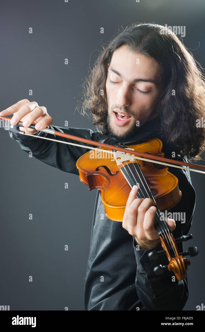 Fiddler playing the violin Stock Photo - Alamy