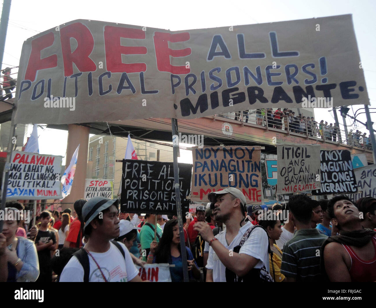 Manila, Philippines. 10th Dec, 2015. Filipino protesters hold placards ...