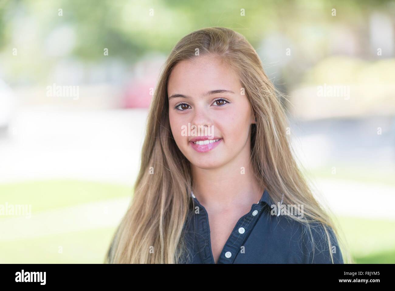 Portrait of teenager smiling Stock Photo - Alamy