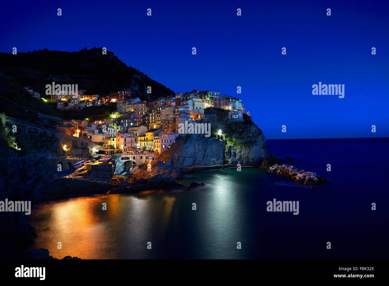 Night cliff hi-res stock photography and images - Alamy