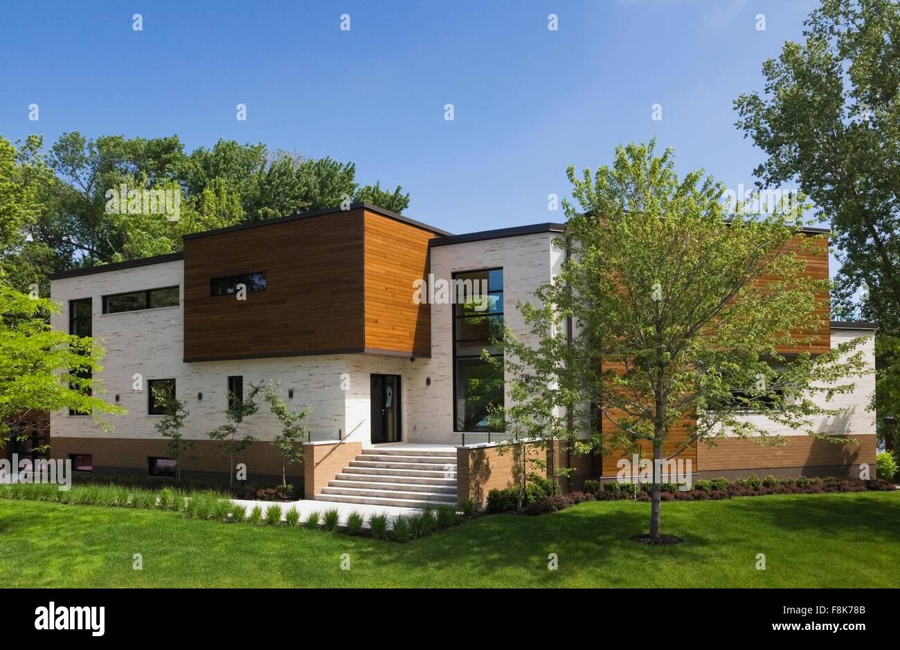 Modern wood building hi-res stock photography and images - Alamy