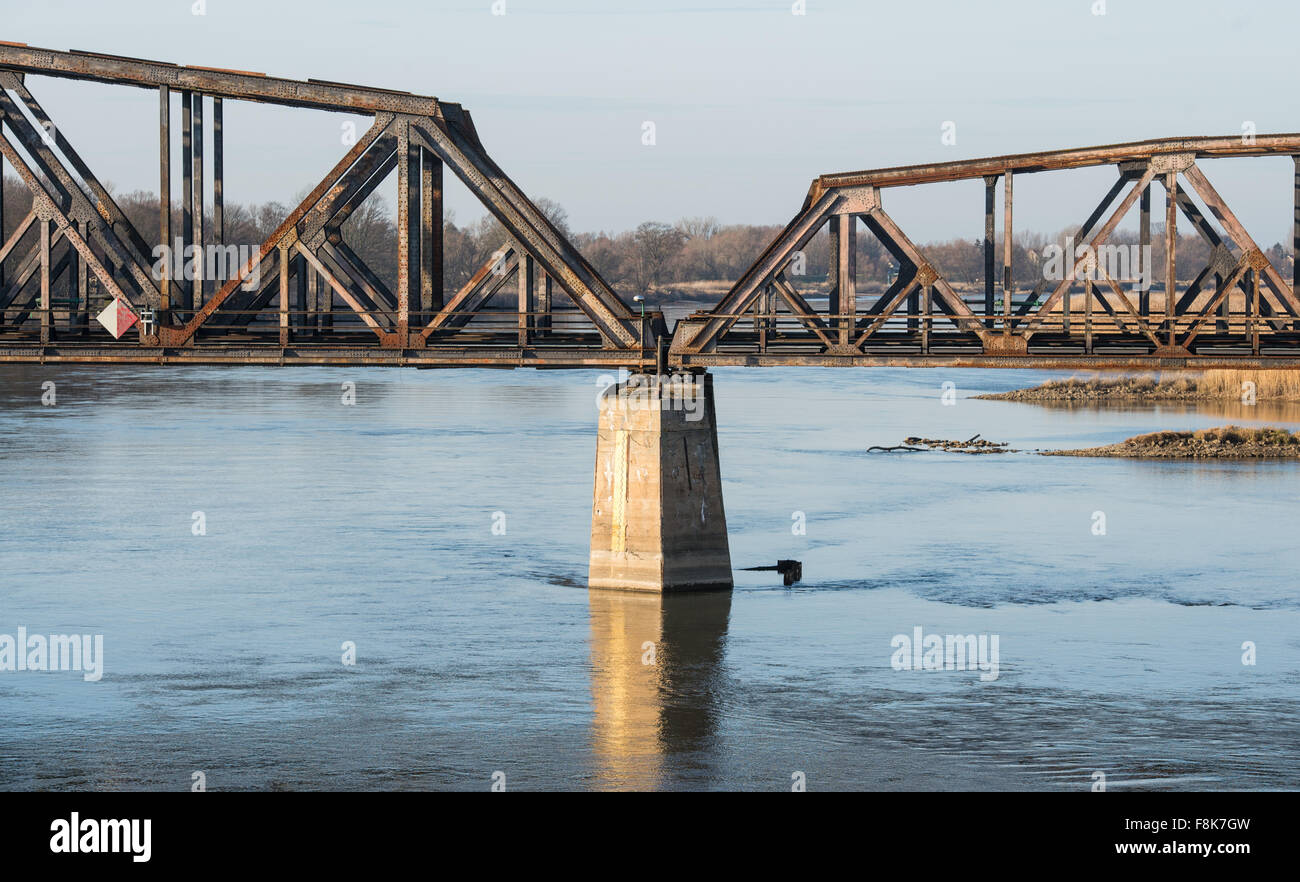 The railway bridge at the German-Polish border river Oder between ...