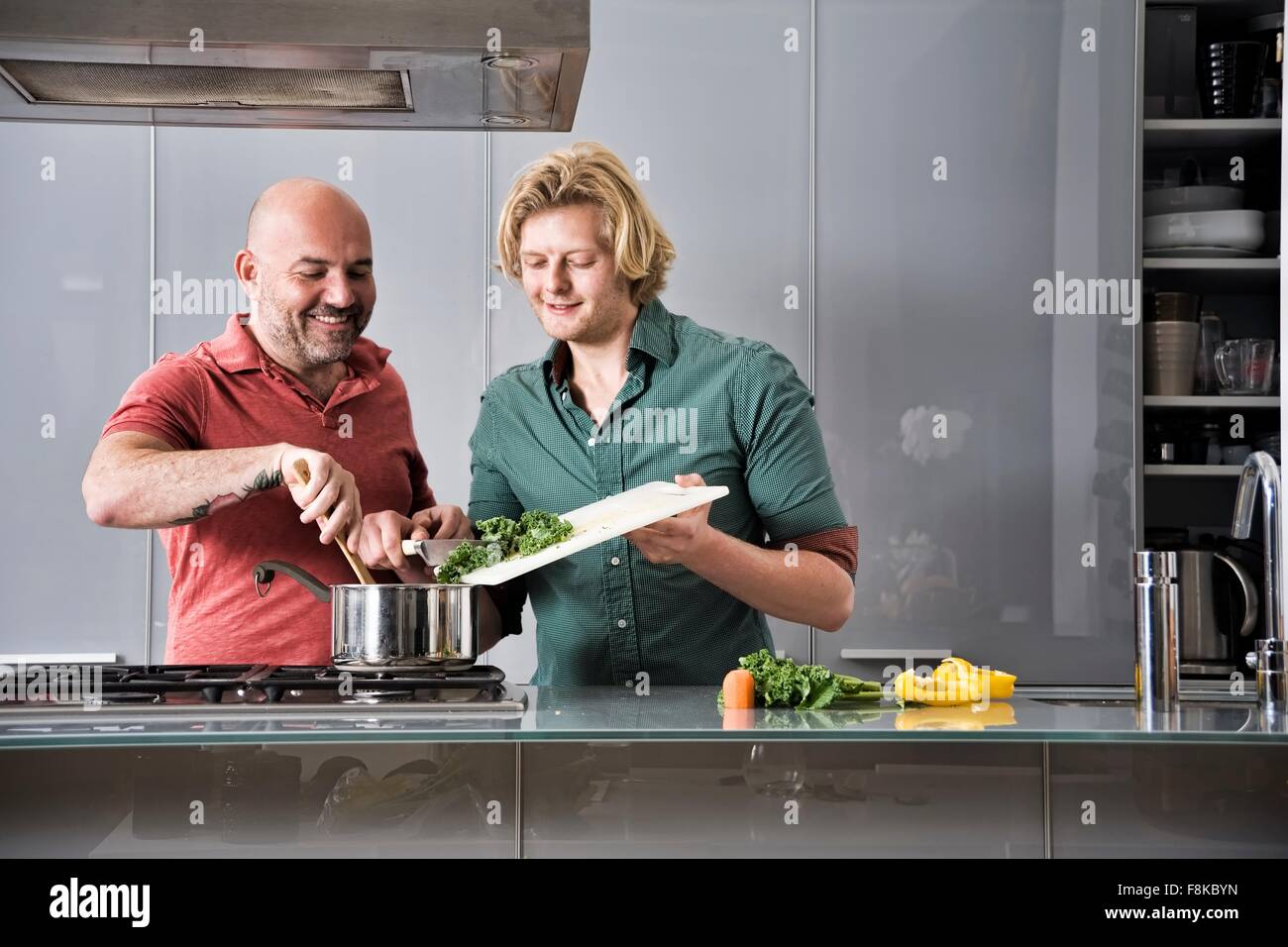 Couple food counter hi-res stock photography and images - Alamy
