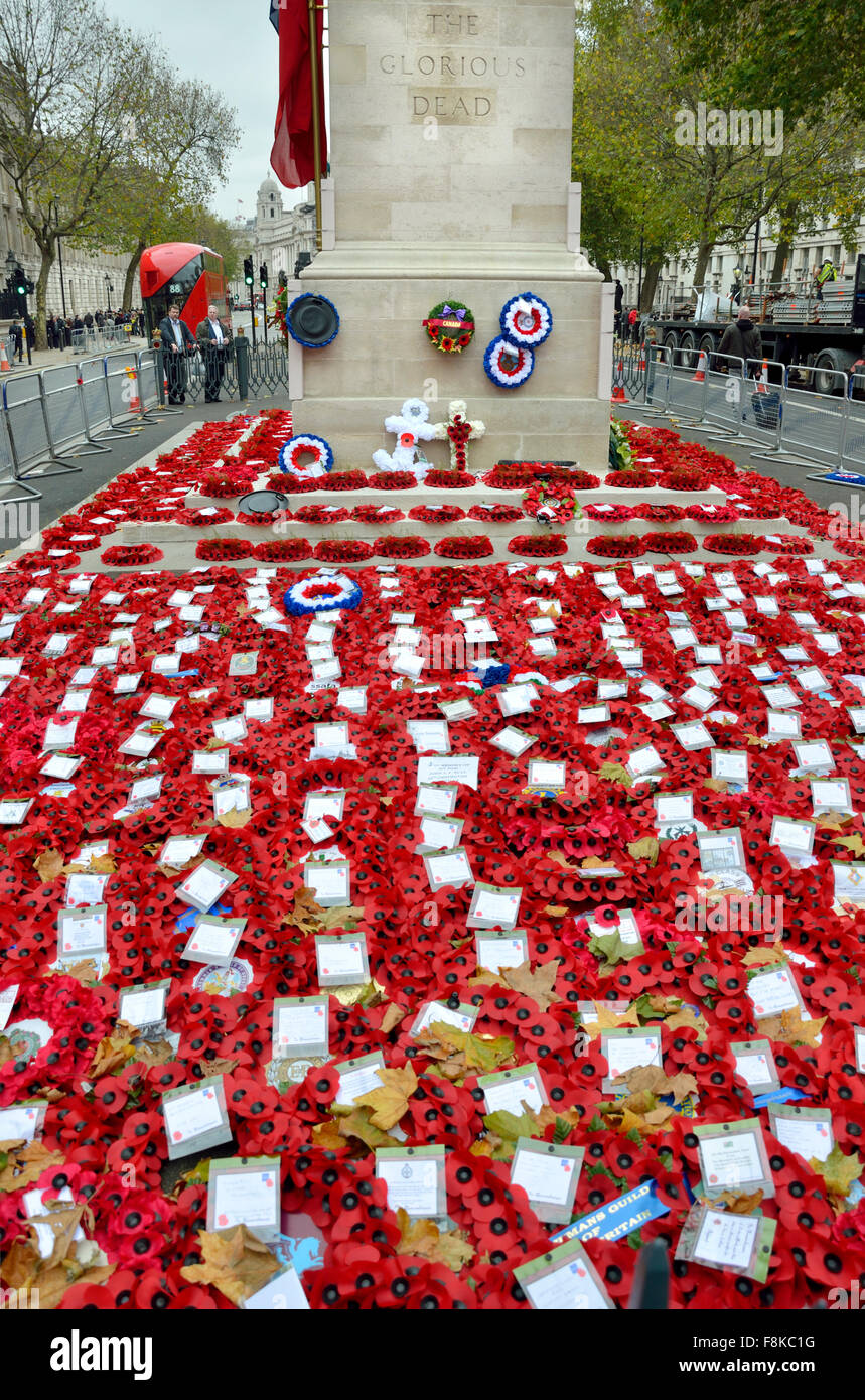 Cenotaph poppy wreaths hi-res stock photography and images - Alamy
