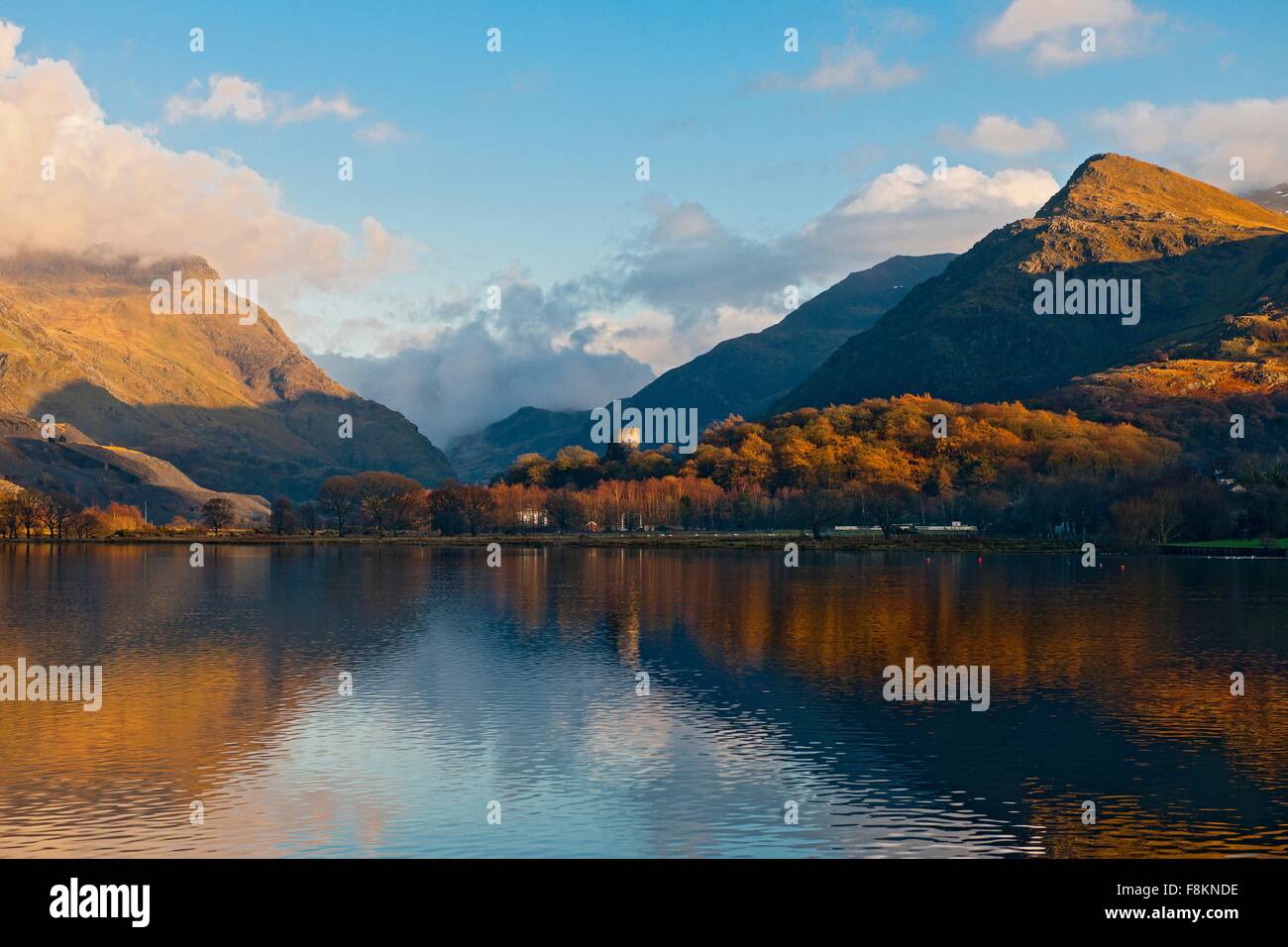 Llyn Padarn lake and mountains in autumn, Snowdonia, North Wales Stock ...