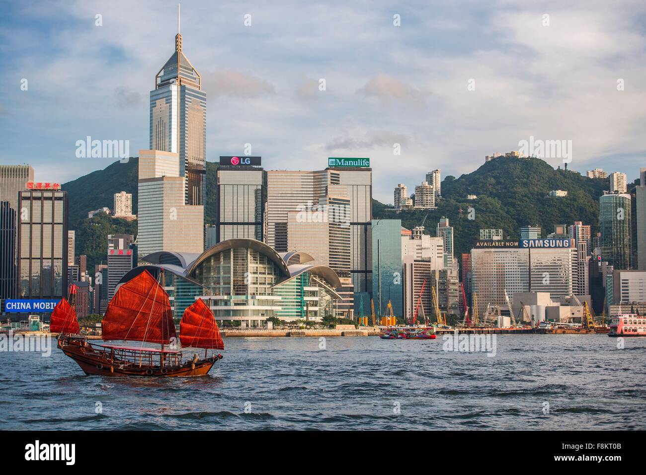 Traditional Chinese junk sailing at Victoria harbour in Hong Kong ...