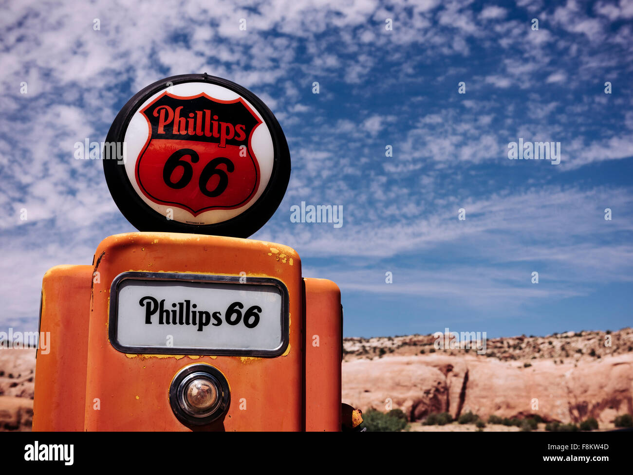 Vintage gas pump hi-res stock photography and images - Alamy