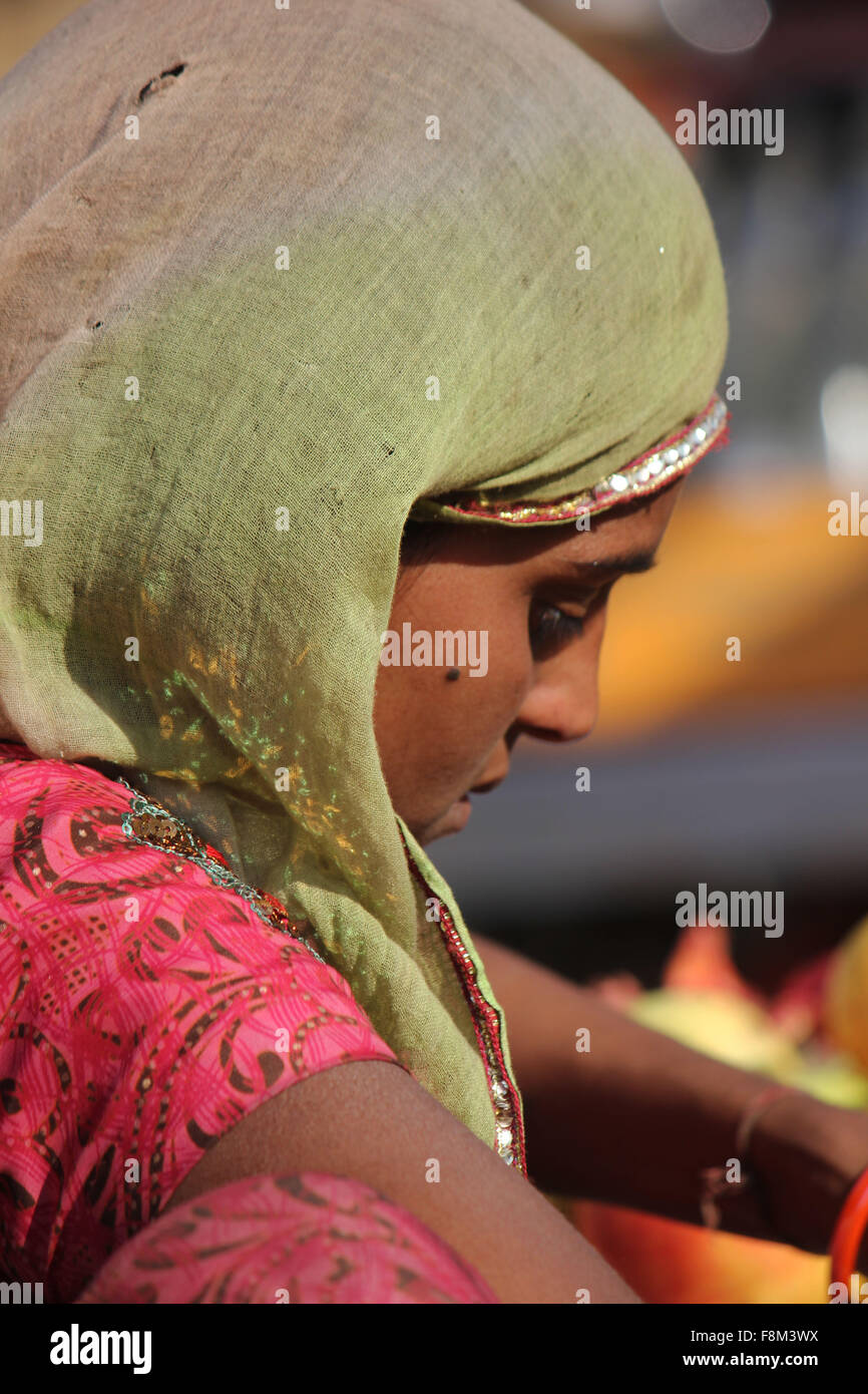 Indian girl red veil hi-res stock photography and images - Alamy