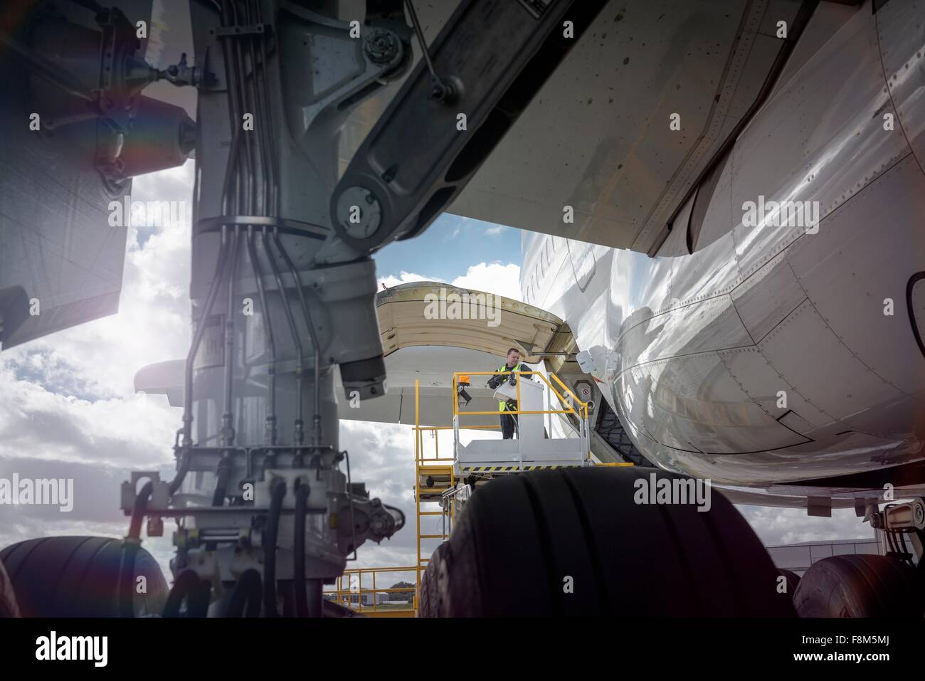 Lift aircraft hi-res stock photography and images - Alamy