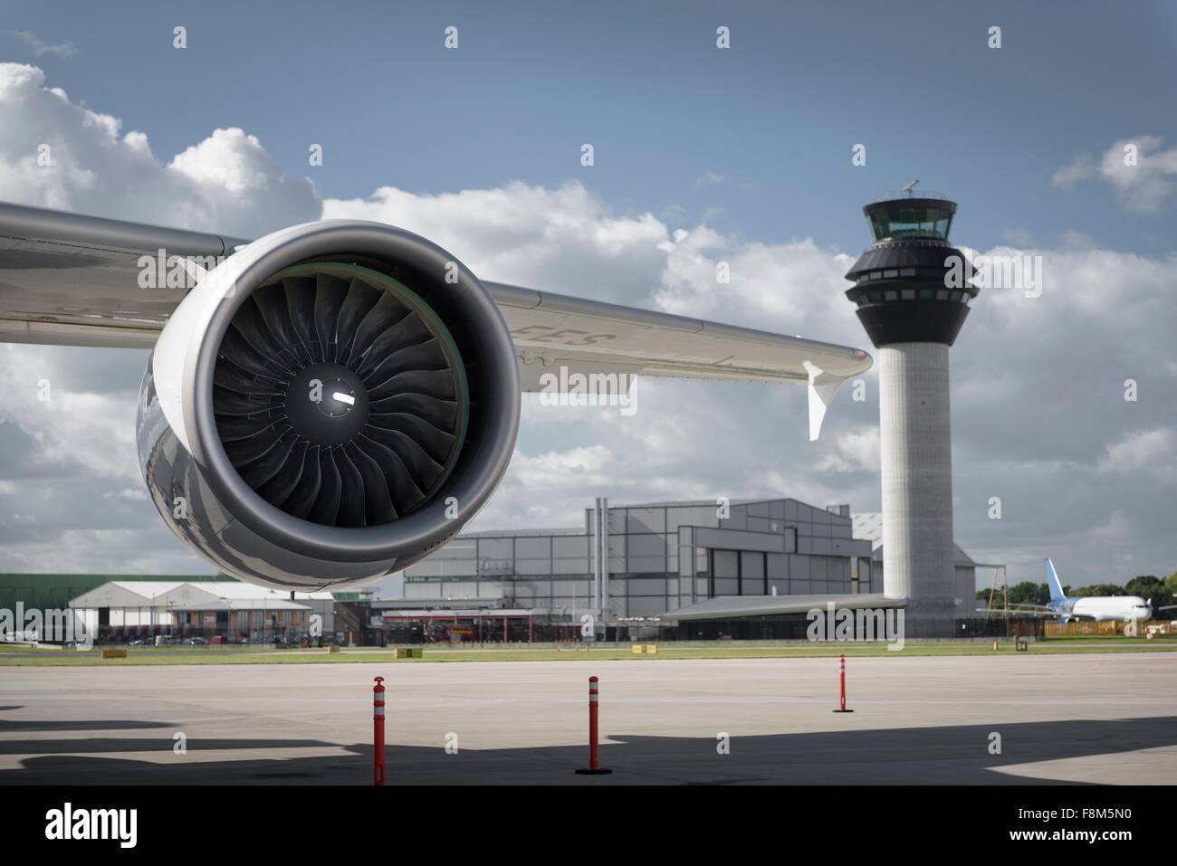 Scale of jet engine hi-res stock photography and images - Alamy