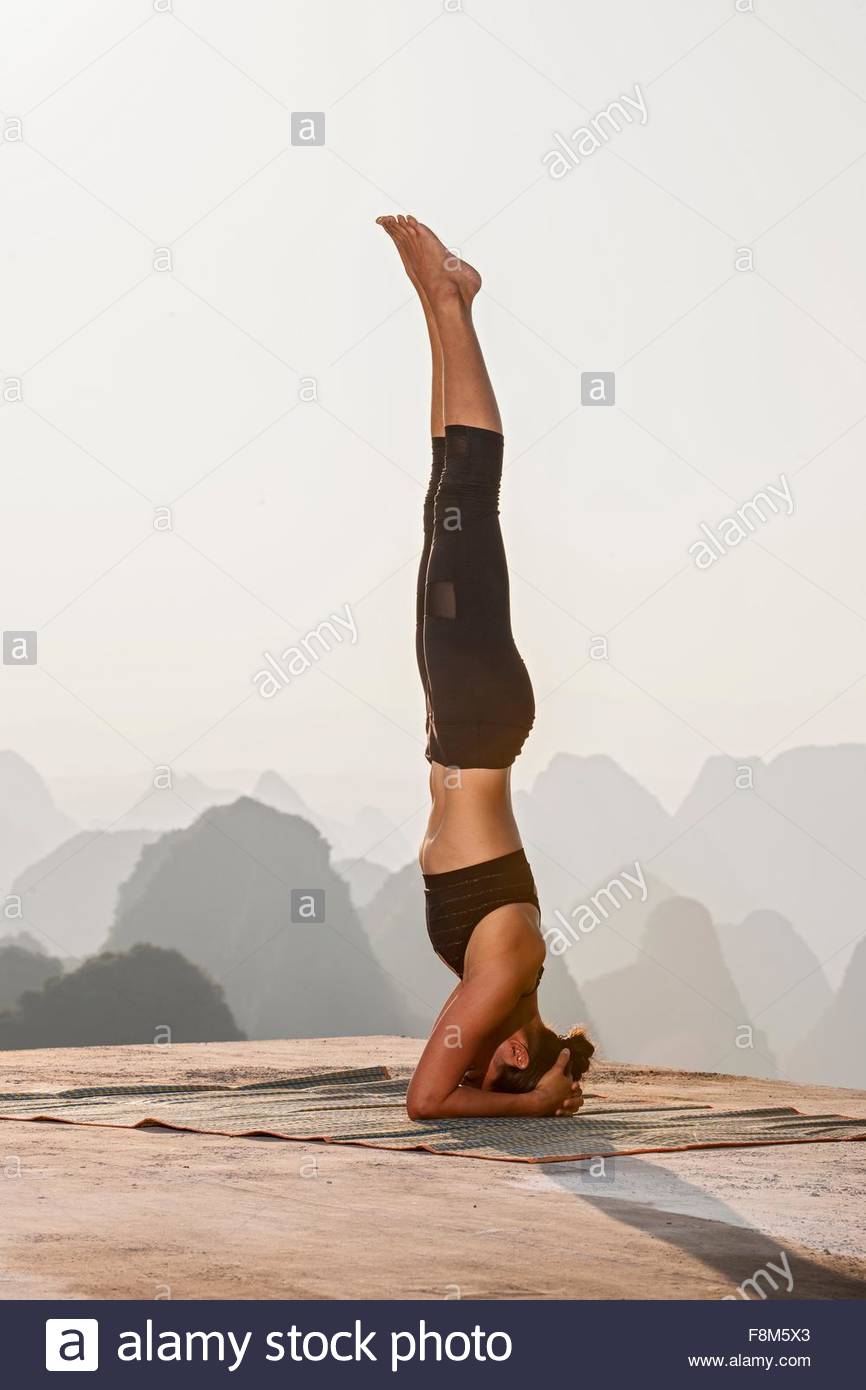 Headstand Stock Photos & Headstand Stock Images - Alamy