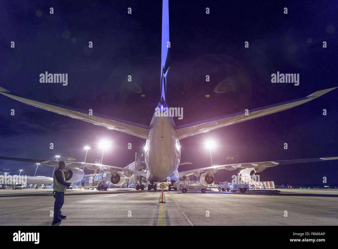 Airplane rear view hi-res stock photography and images - Alamy