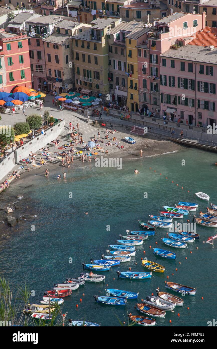 High angle view of Vernazza village and harbor, Cinque Terre, Italy ...