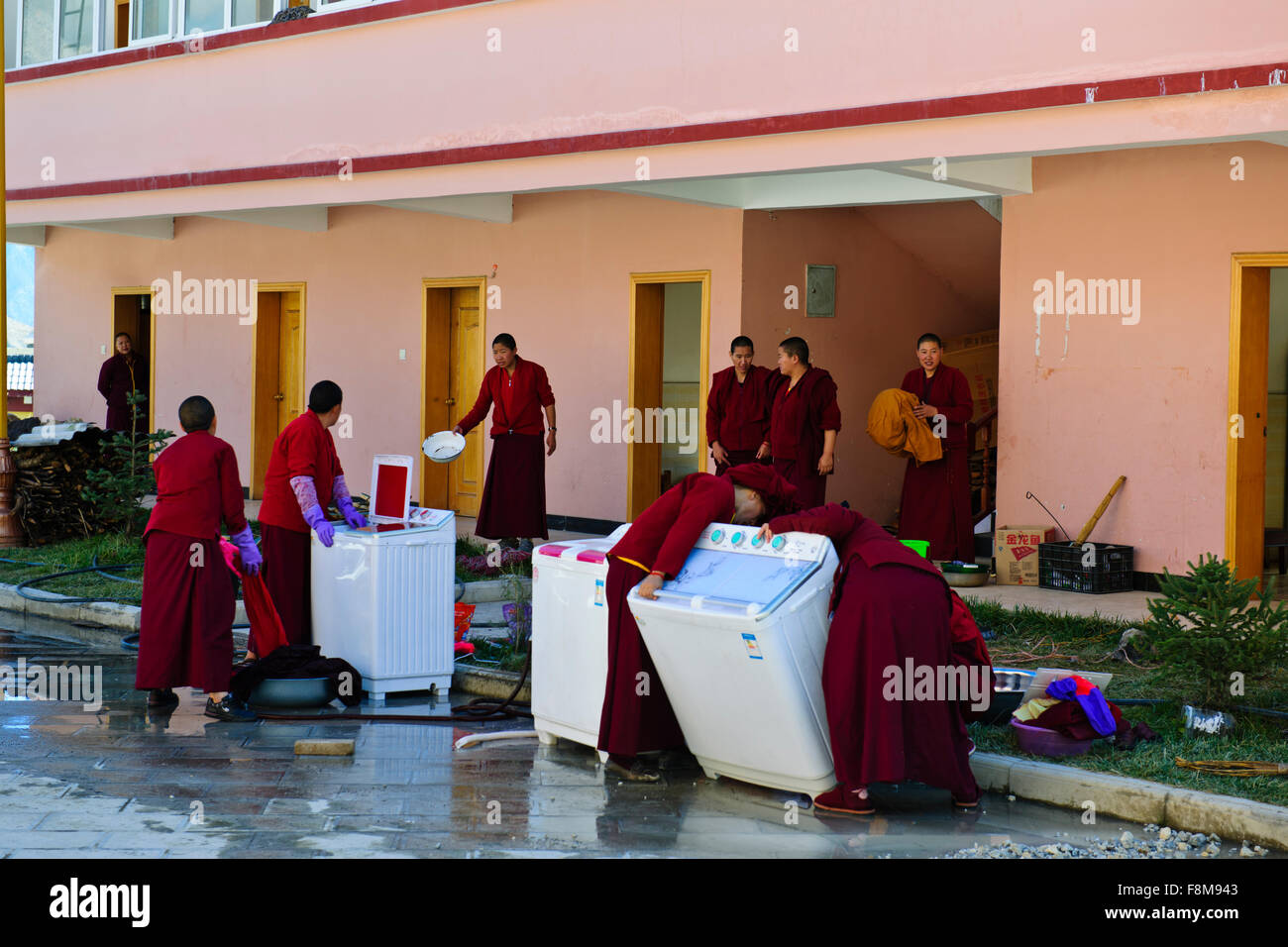 Nuns learning washing machine mechanics,Susong Buddhist Nunnery ...