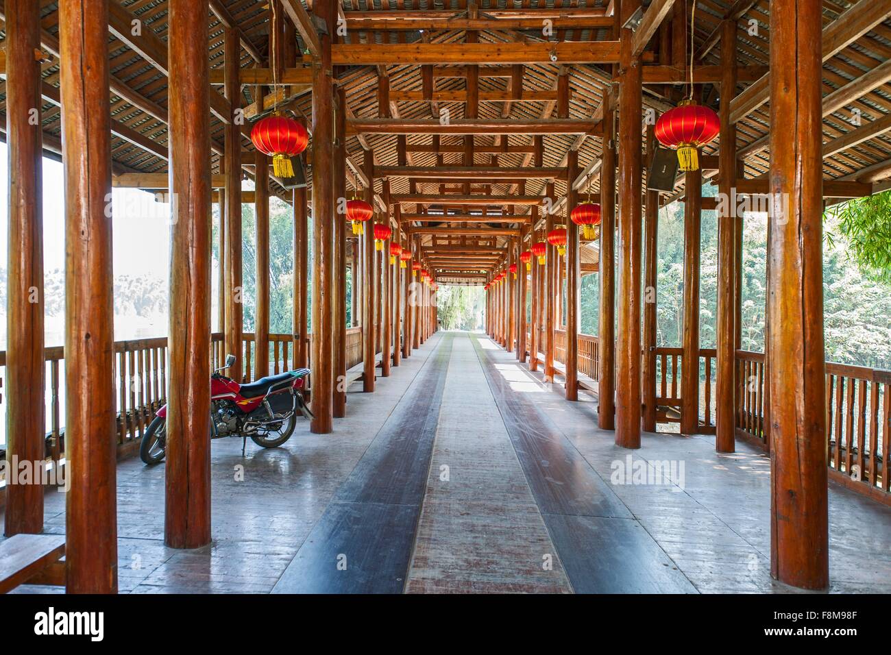 Open sided structure hi-res stock photography and images - Alamy