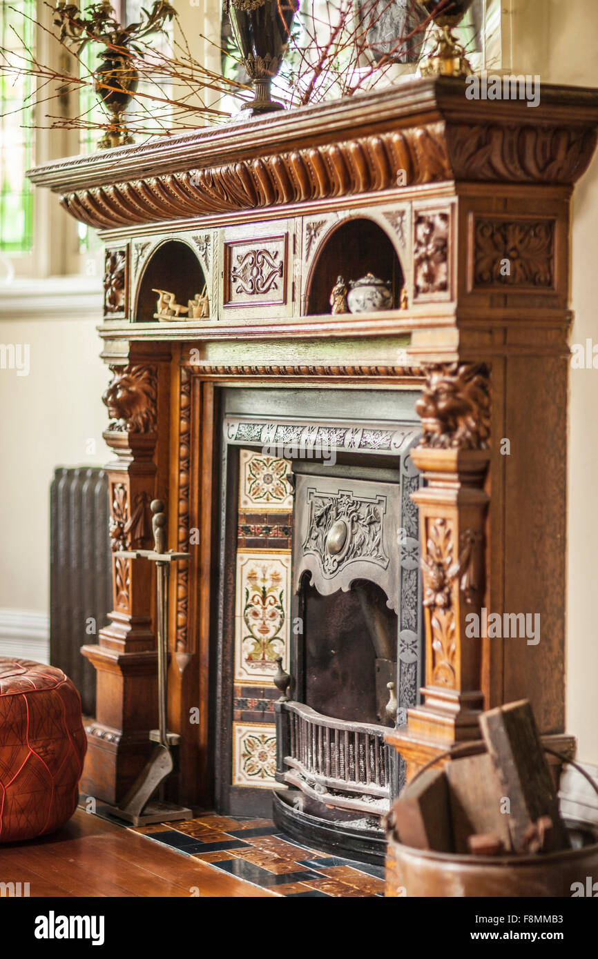 Cast iron fireplace victorian hi-res stock photography and images - Alamy