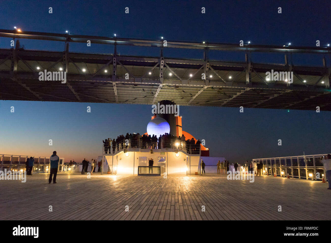Queen Mary 2 New York Exiting the Harbor Under the Verrazano Narrows ...