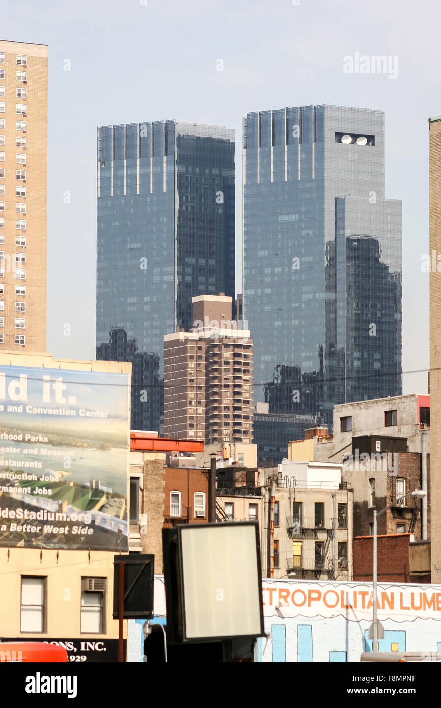 A view of the residential buildings with the Time Warner Center in the ...