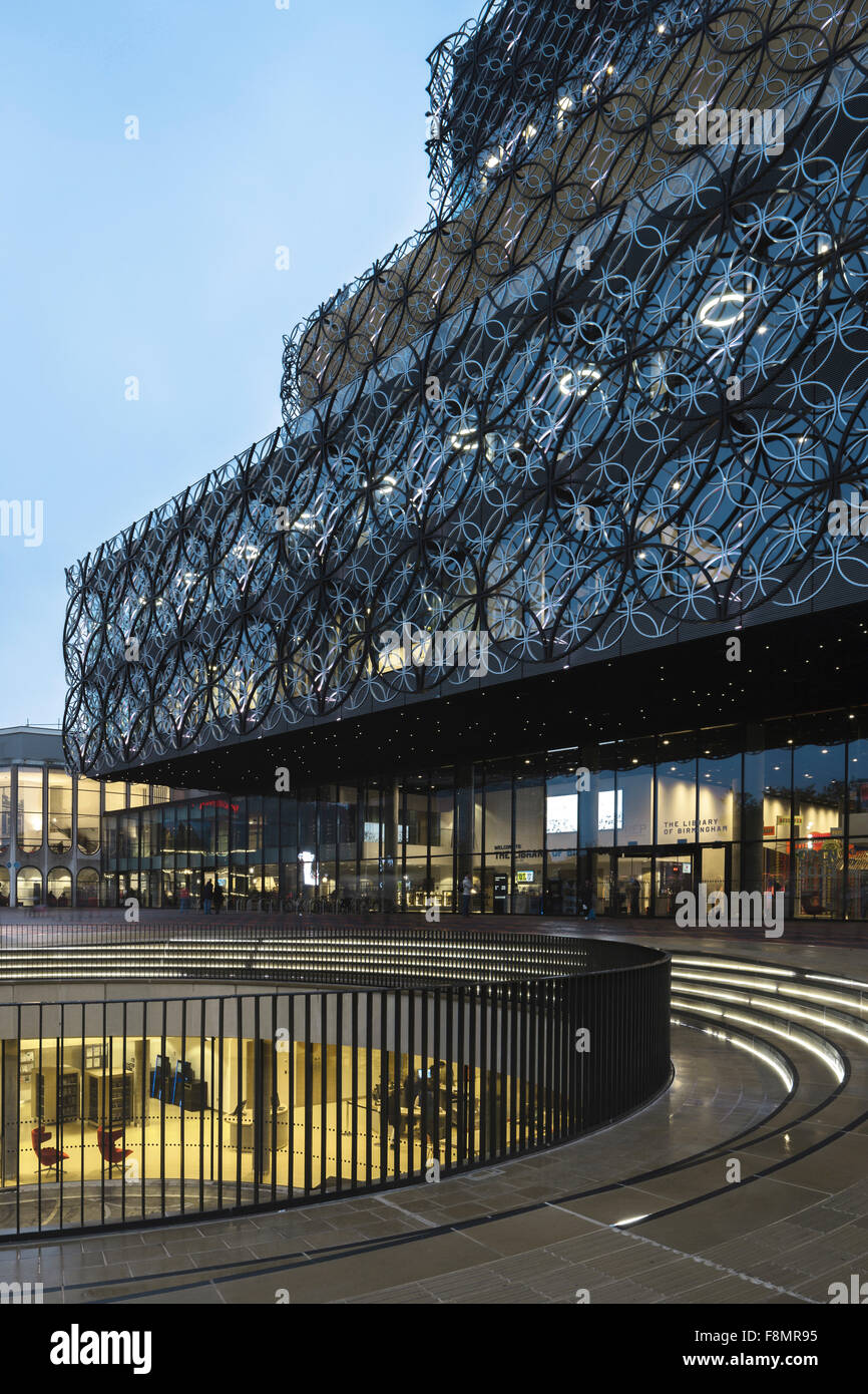 Birmingham Library. Exterior view of the Birmingham Library. Glass and ...